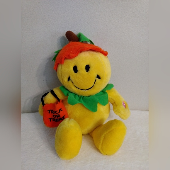 MTY International Co. | Toys | Vintage Pumpkin Smiley Face Tickle ...
